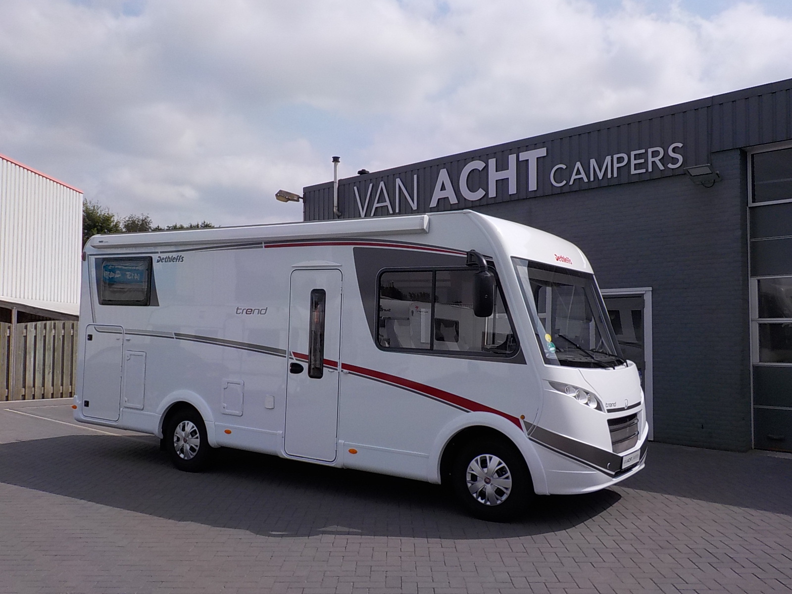Integraal camper huren? Erg ruim & luxe camper | Bekijk aanbod